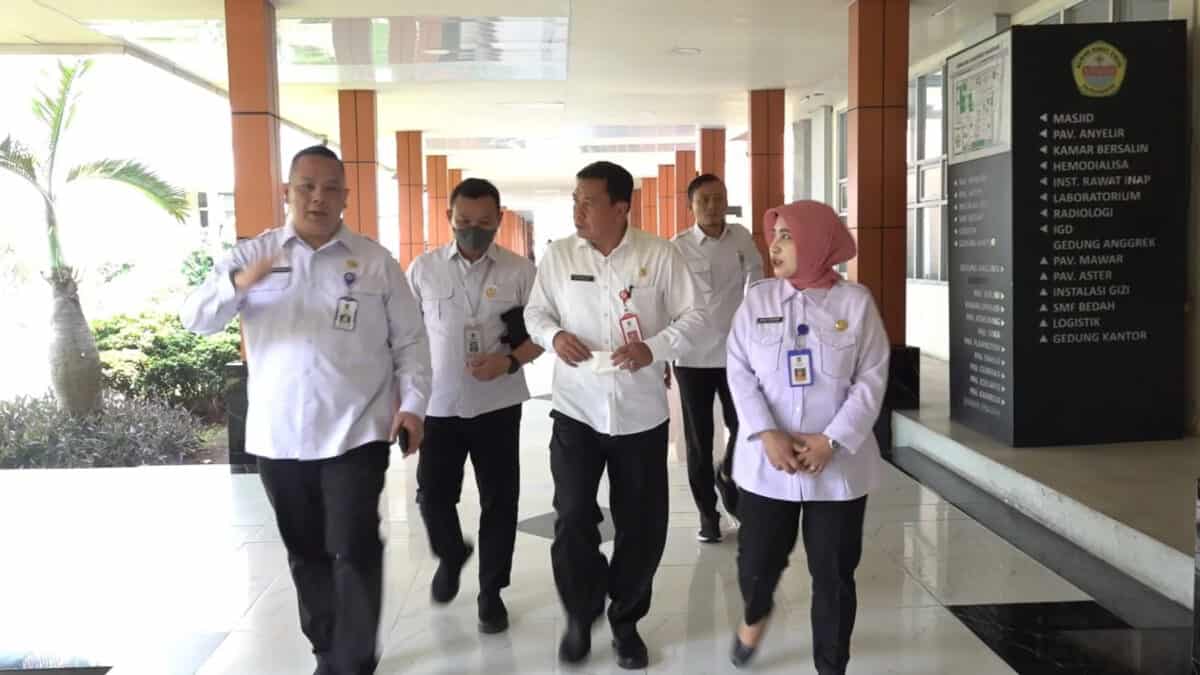 Sekda Jenguk Engky Pasien Obesitas di RSUD Kabupaten Tangerang