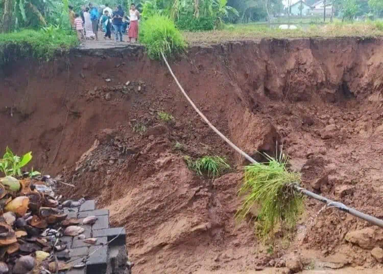 Jalan Cilabanbulan Pandeglang Belum Diperbaiki, Ini Kendalanya