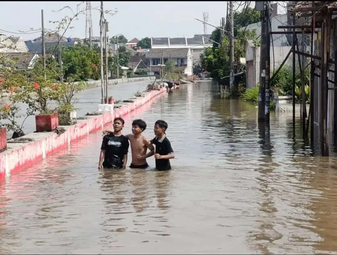 Hari Kedua, Banjir di Komplek Taman Mangu Indah Tak Kunjung Surut