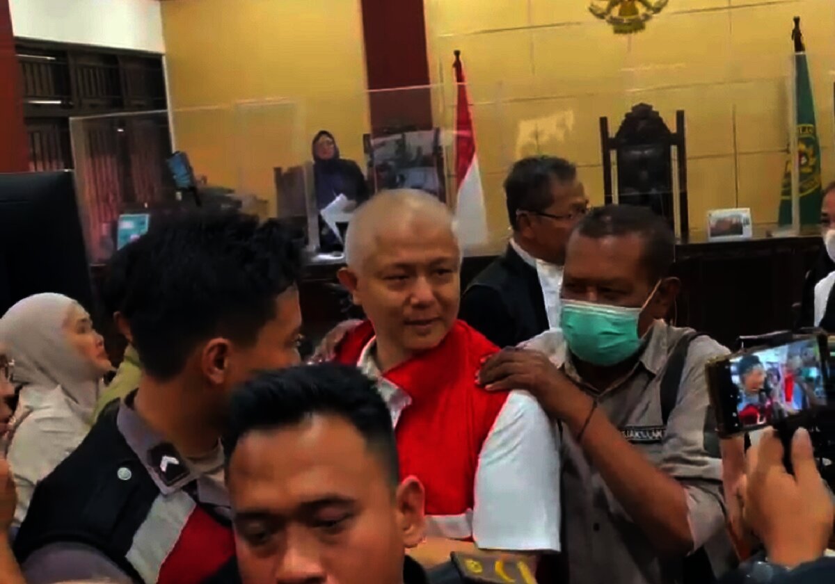 Didakwa Palsukan Sertifikat Hak Milik, Charlie Chandra Disidang di PN ...