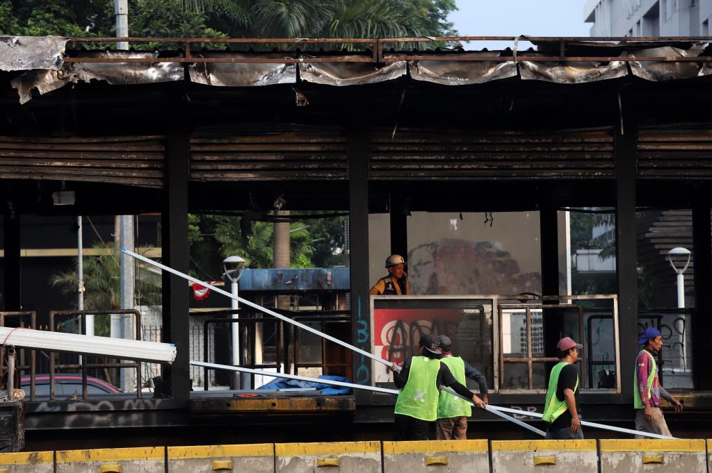 22 Halte Transjakarta Rusak Akibat Kerusuhan, 6 Diantaranya Dibakar dan ...